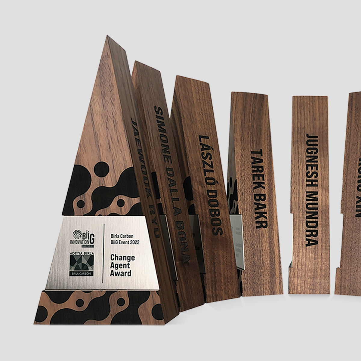 Figura Trigonum | Customized Triangle Trophy by Trophyology